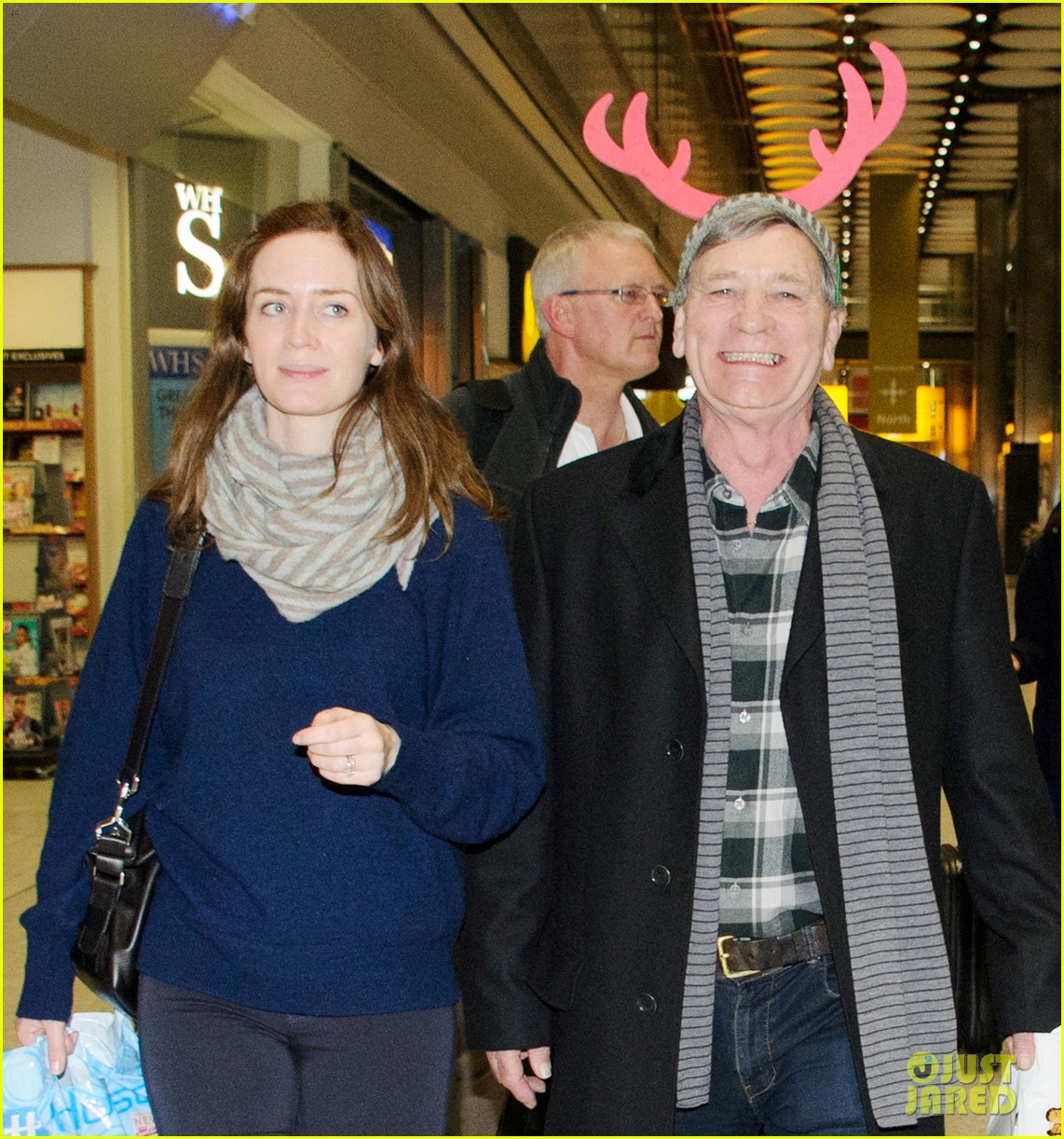 Emily Blunt's Dad Wears Reindeer Ears at the Airport!: Photo 3537787 ...