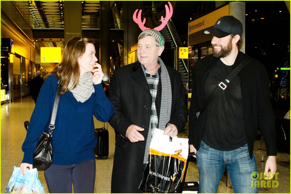 Emily Blunt's Dad Wears Reindeer Ears at the Airport!: Photo 3537789 ...