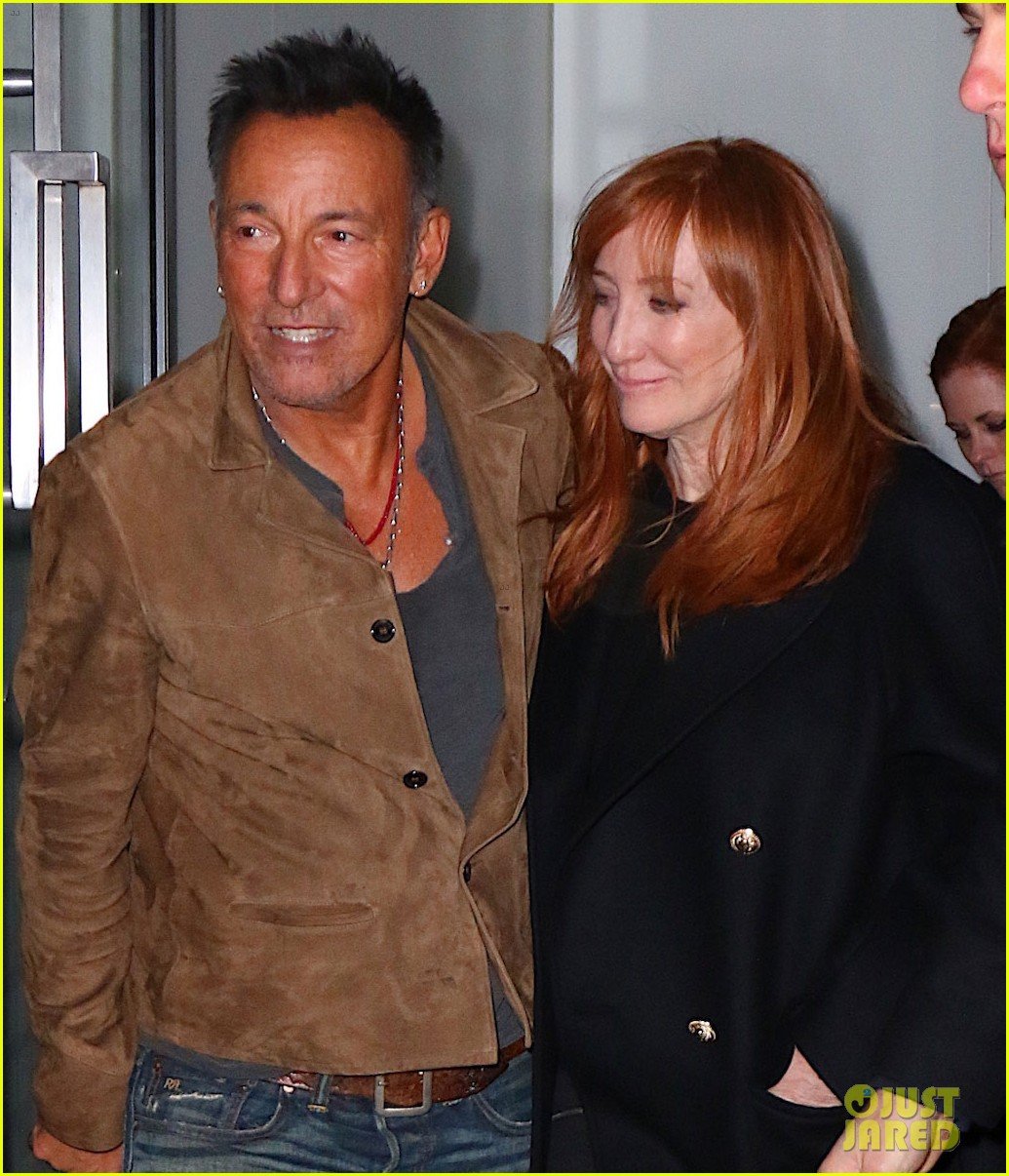 Paul McCartney Joins Bruce Springsteen on 'SNL' Stage (Video): Photo ...