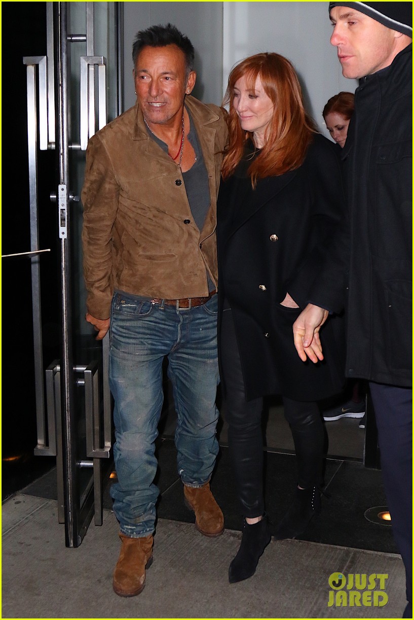 Paul McCartney Joins Bruce Springsteen on 'SNL' Stage (Video): Photo ...