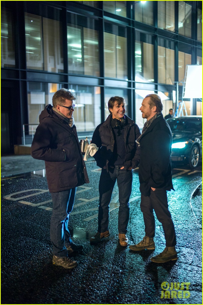 Tom Cruise Stands On a Plane in Exclusive 'Mission: Impossible - Rogue ...