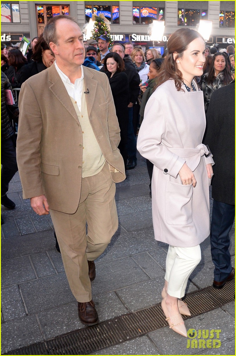 Michelle Dockery, Elizabeth McGovern, & 'Downton Abbey' Cast Premiere ...