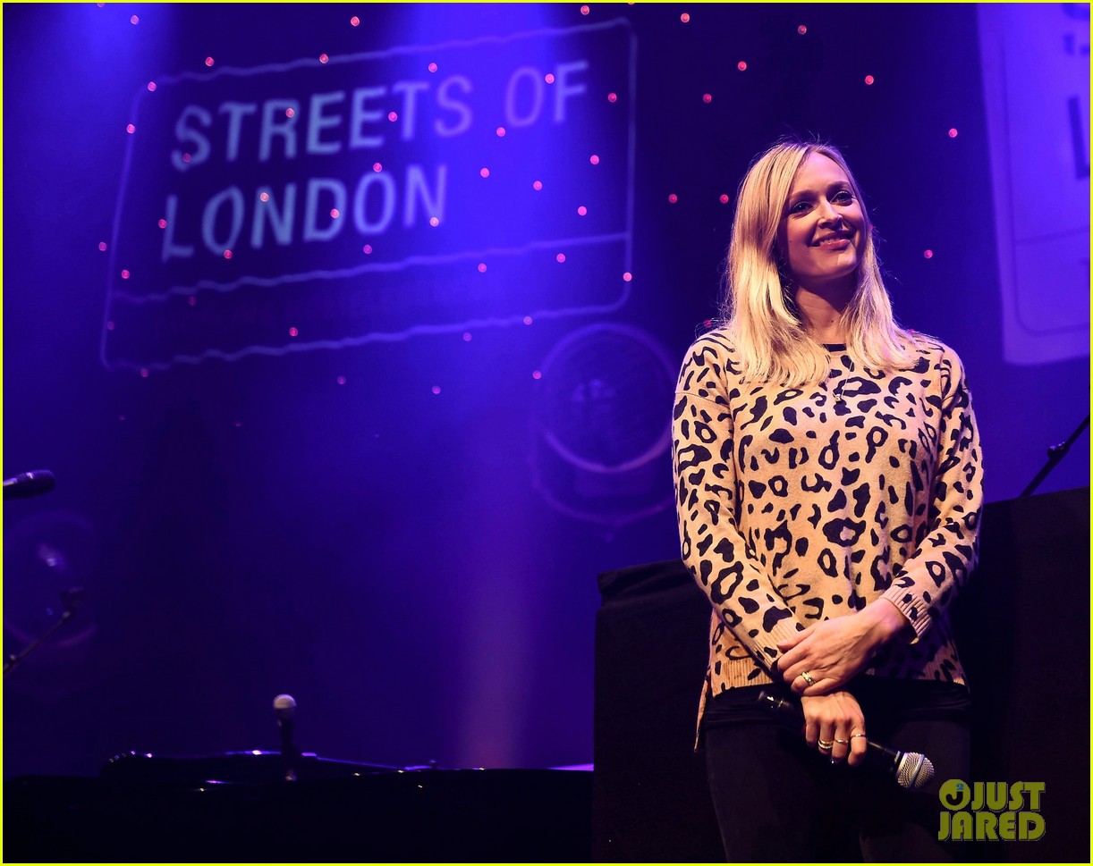 Ellie Goulding Drops 'O Holy Night' Vid Before Annual Holiday Concert ...