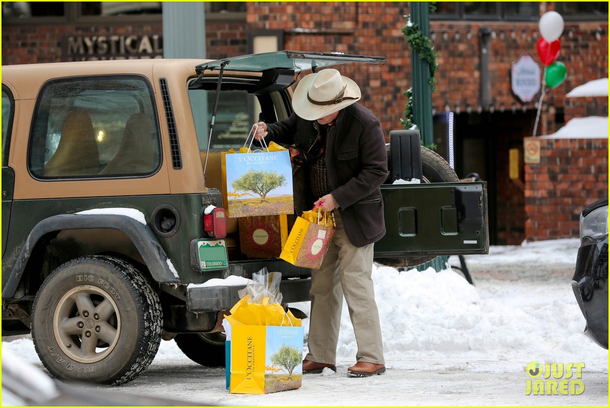 Kurt Russell's 'Hateful Eight' Debuts Strong Despite Technical ...