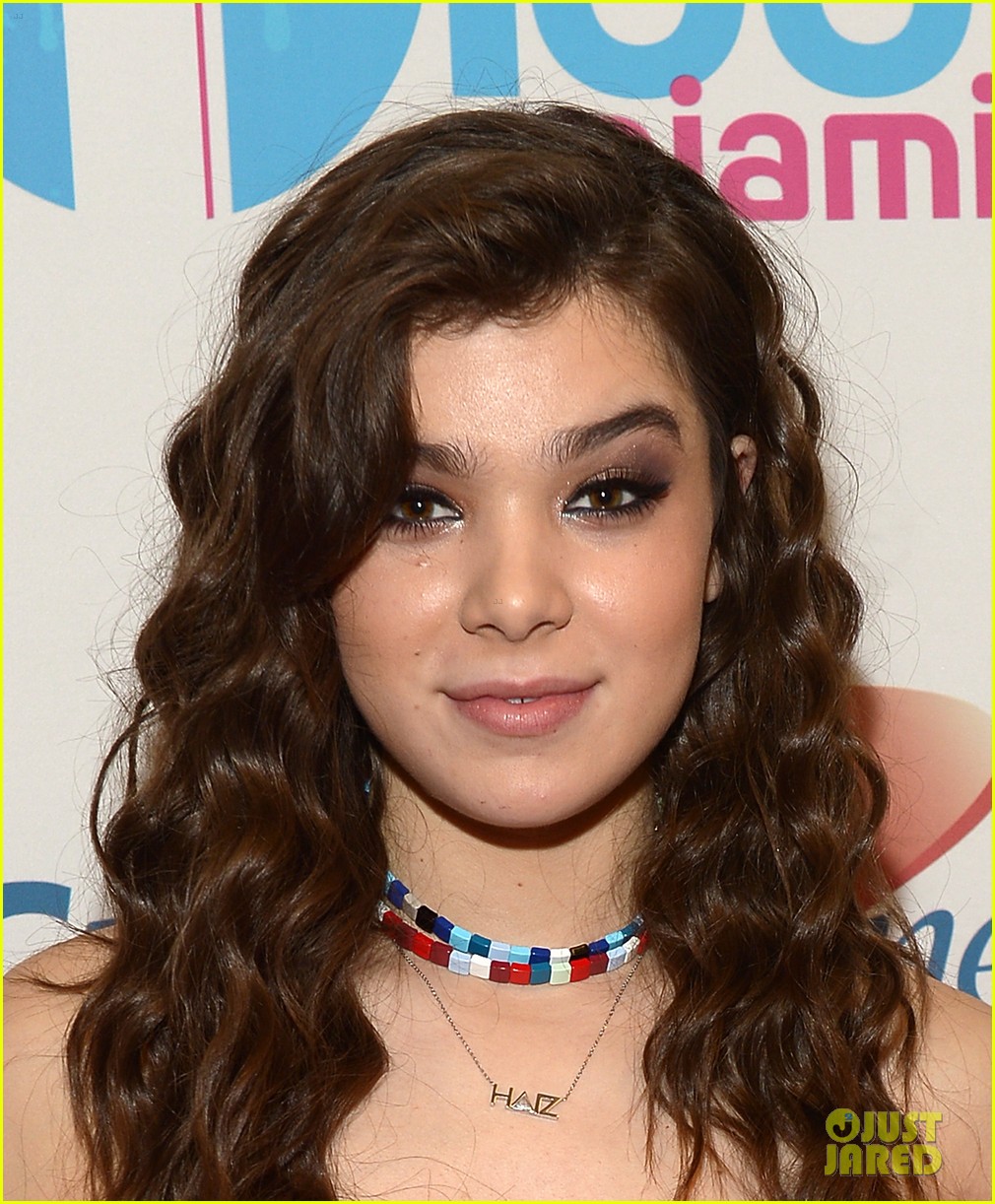 Hailee Steinfeld & Zedd Spread Holiday Cheer at Y100's Jingle Ball 2015 ...