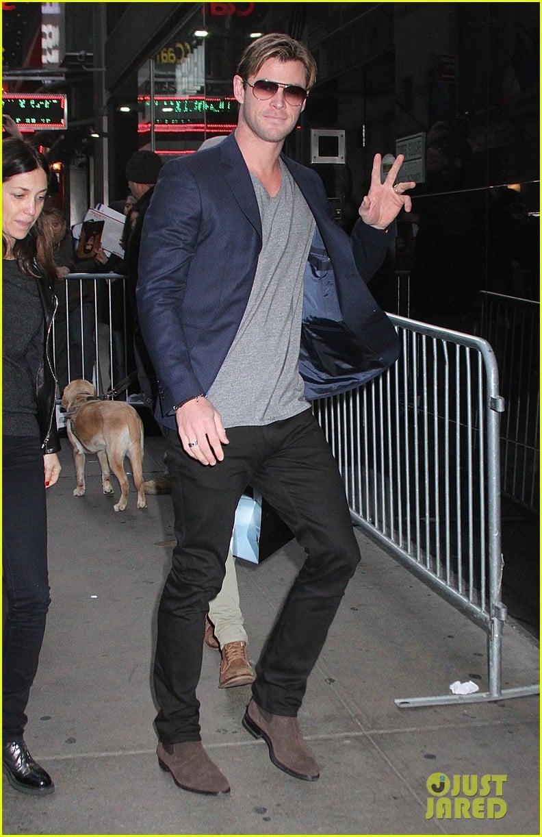 Chris Hemsworth Opens Up About Losing Weight for New Movie: Photo ...