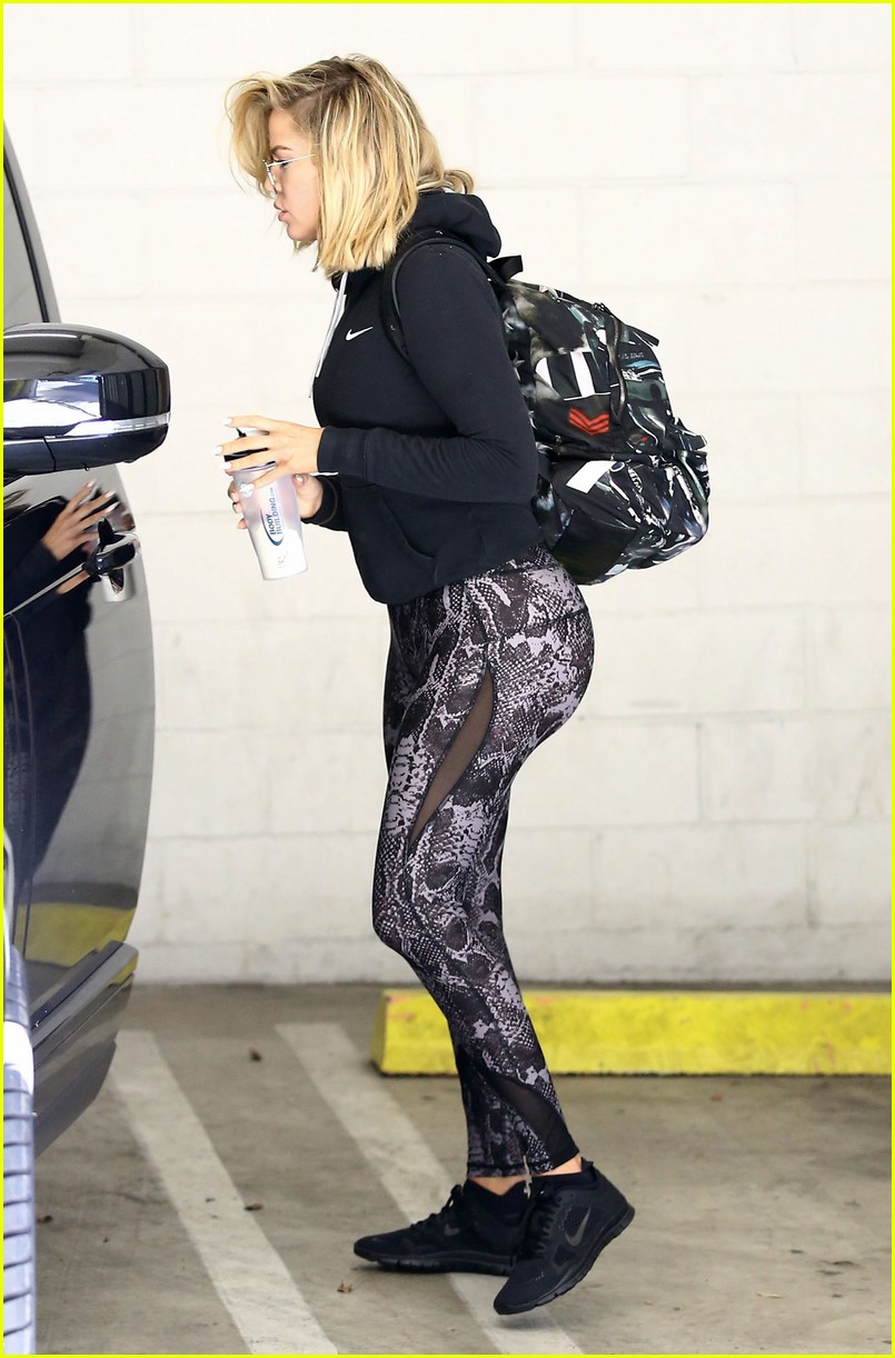 Khloe Kardashian Hits the Gym For a Post-Holiday Workout: Photo 3538472 ...
