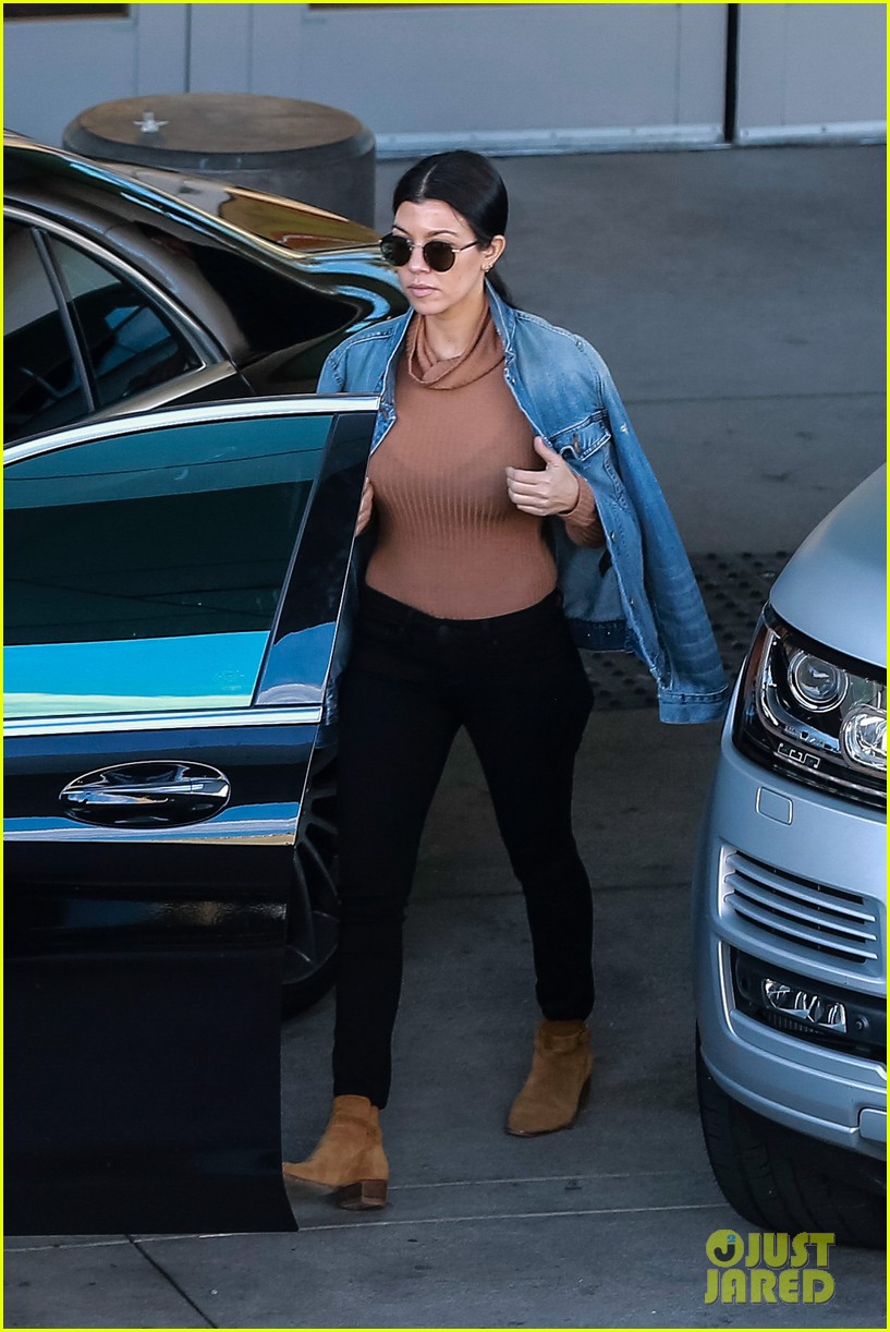 Kourtney Kardashian Treats the Kids to Shopping & Mini Golf: Photo ...