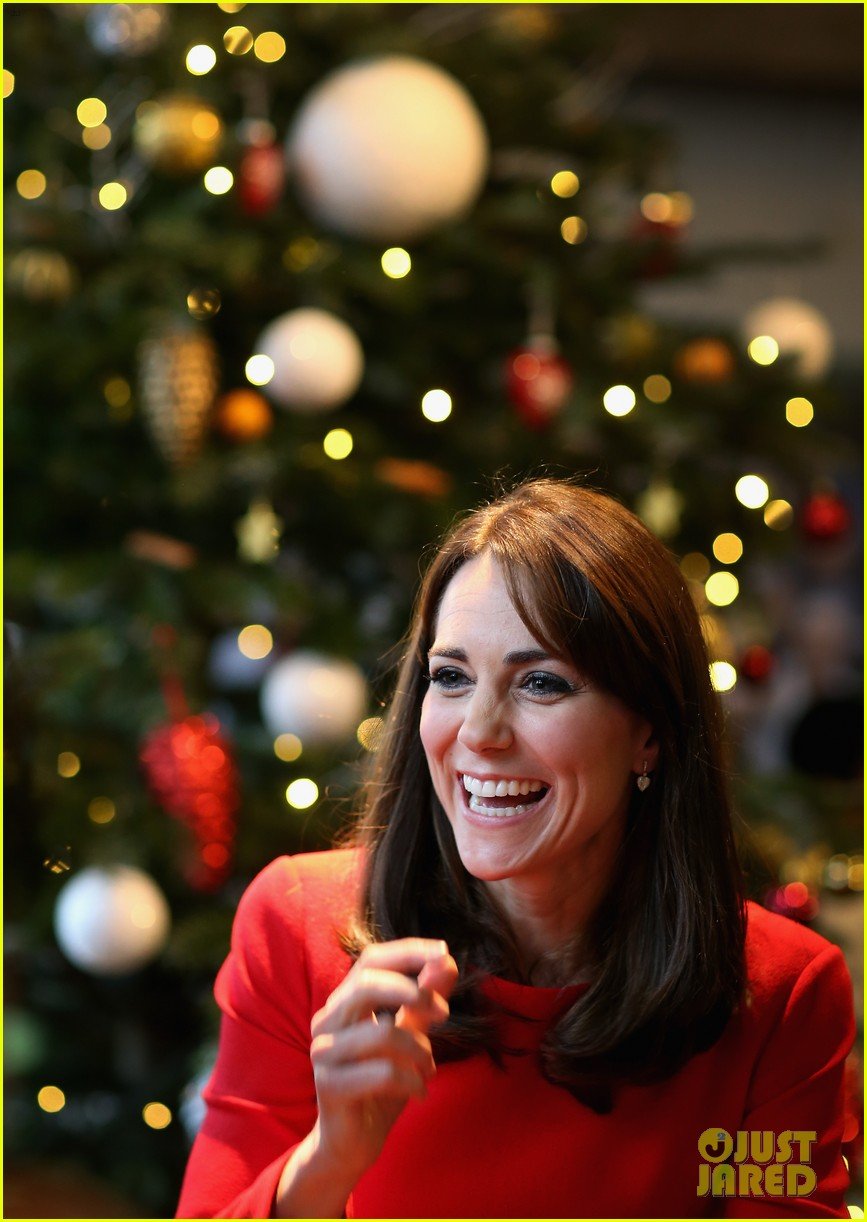 Kate Middleton Gets Festive At Anna Freud Centre Christmas Party ...