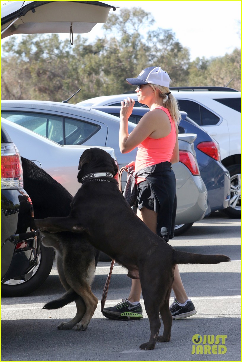 Reese Witherspoon Goes For A Midday Stroll With Her Furry Friends ...