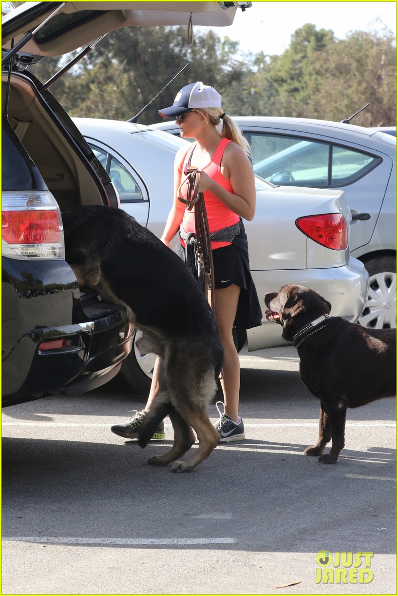 Reese Witherspoon Goes For A Midday Stroll With Her Furry Friends ...
