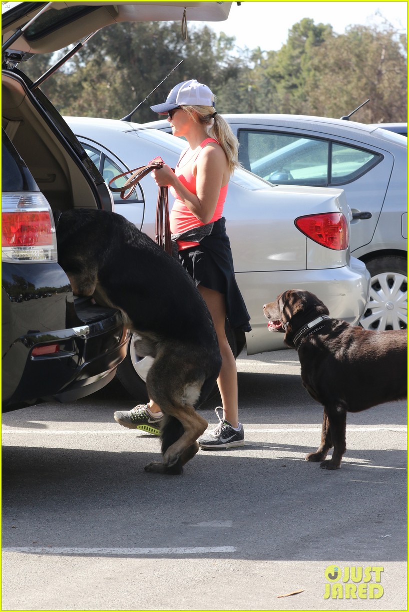 Reese Witherspoon Goes For A Midday Stroll With Her Furry Friends ...