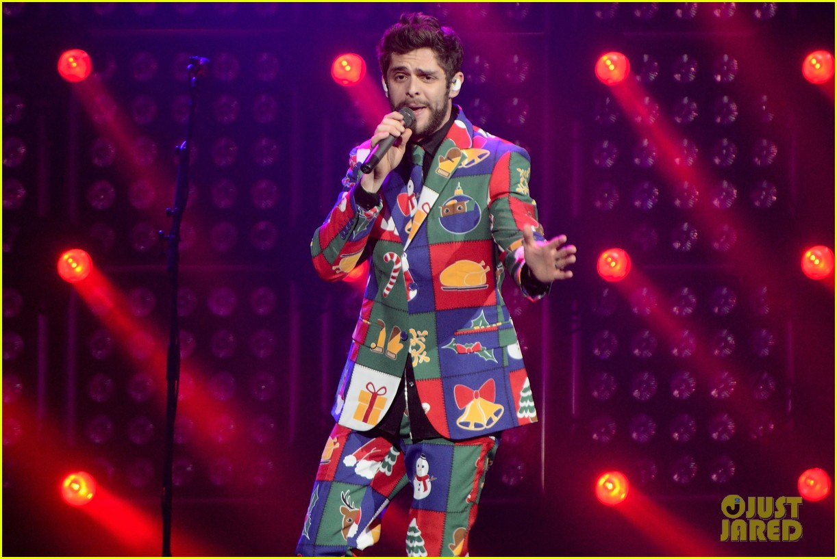 Thomas Rhett's Concert Outfit Is a Big Christmas Explosion!: Photo ...