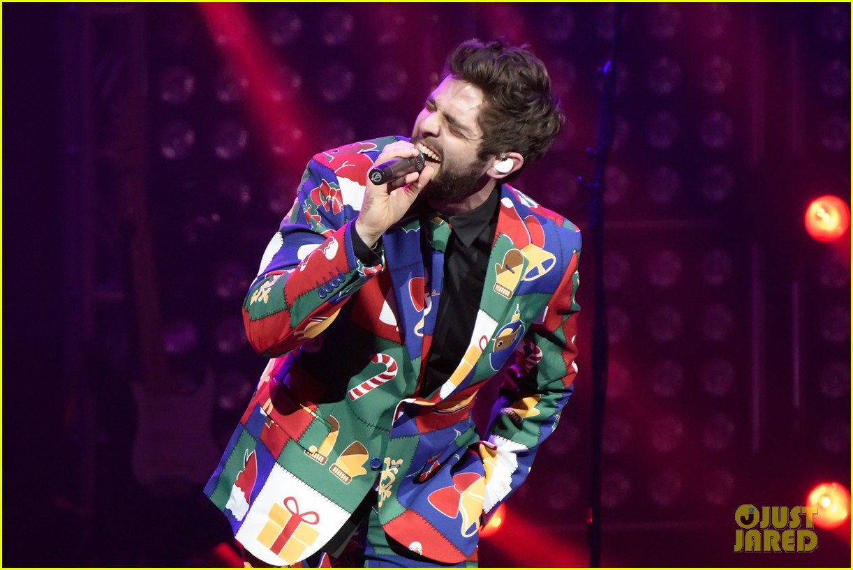 Thomas Rhett's Concert Outfit Is a Big Christmas Explosion!: Photo ...