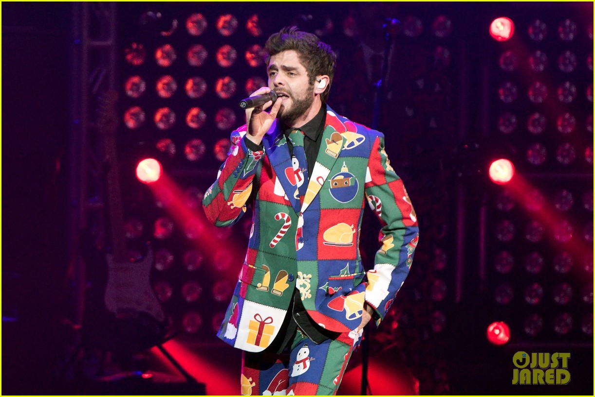 Thomas Rhett's Concert Outfit Is a Big Christmas Explosion!: Photo ...