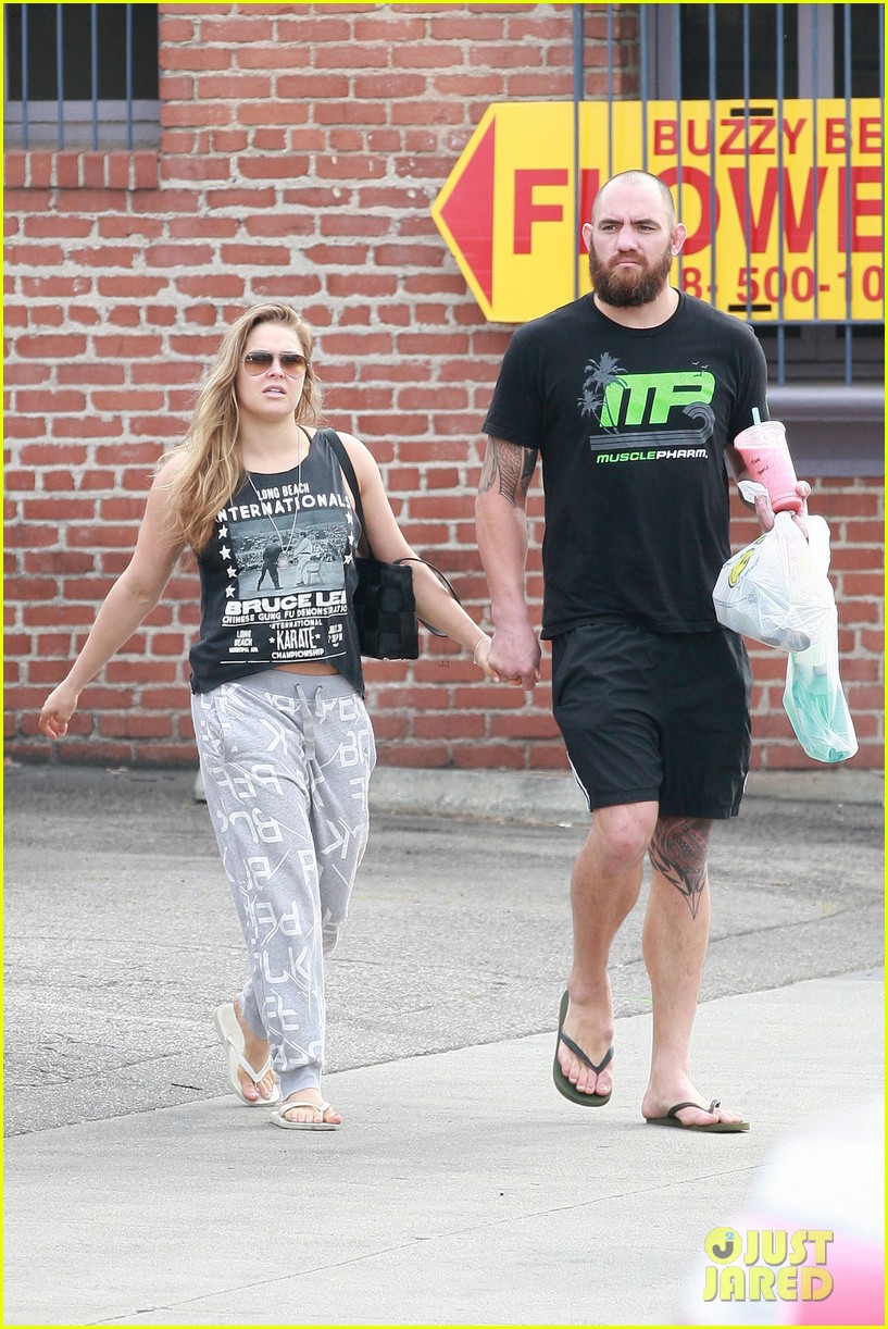 Ronda Rousey Kisses Travis Browne, Flaunts Rare PDA: Photo 3527472 ...