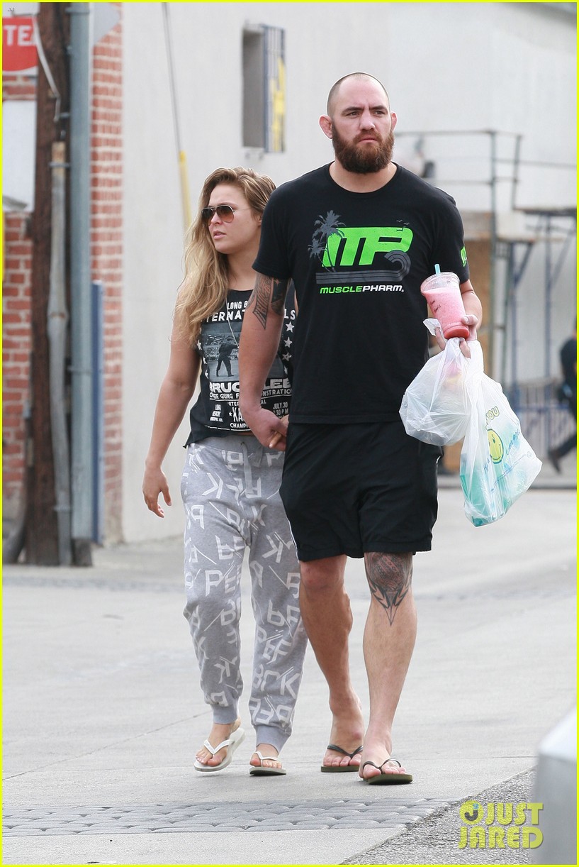 Ronda Rousey Kisses Travis Browne, Flaunts Rare PDA: Photo 3527477 ...