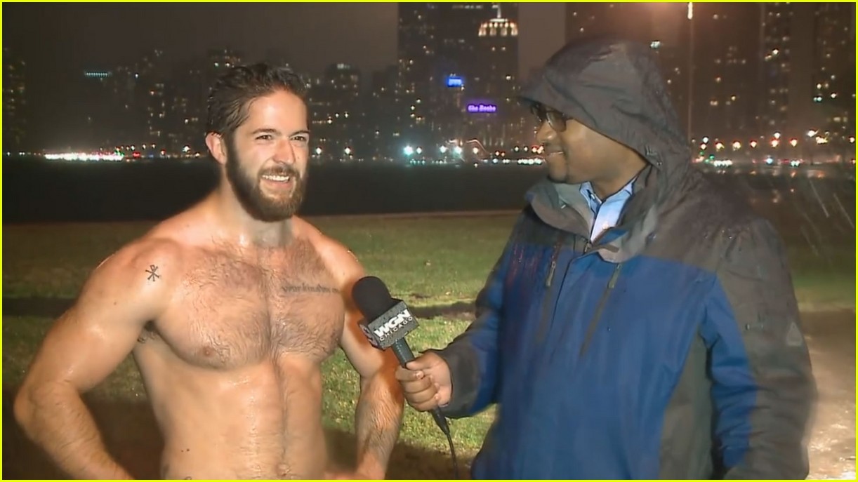 Shirtless Jogger Ethan Renoe Is a New Internet Sensation!: Photo ...