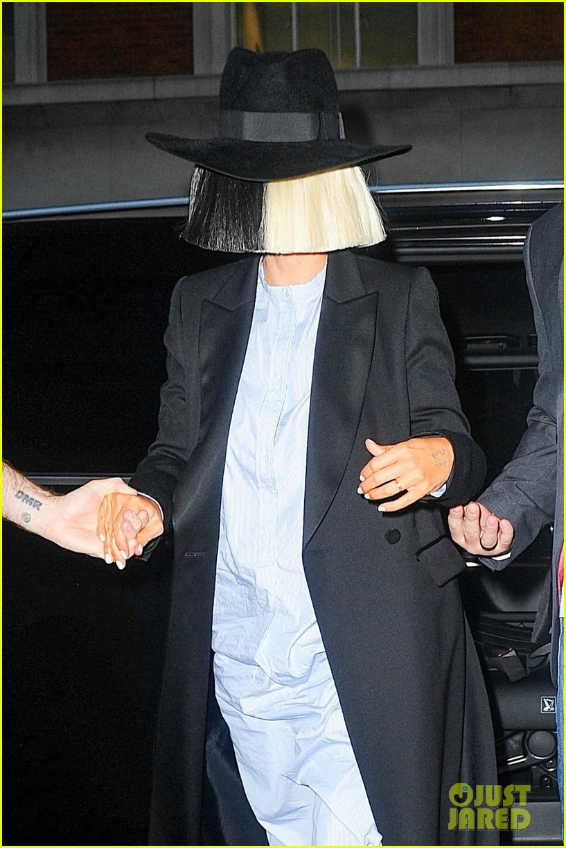 Sia Performs 'Alive' on 'X Factor UK' - Watch Now!: Photo 3525464 | Sia ...