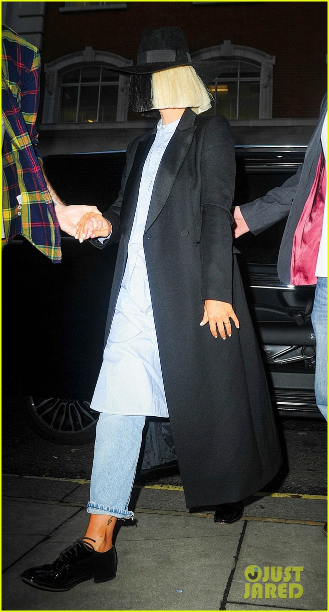 Sia Performs 'Alive' on 'X Factor UK' - Watch Now!: Photo 3525468 | Sia ...