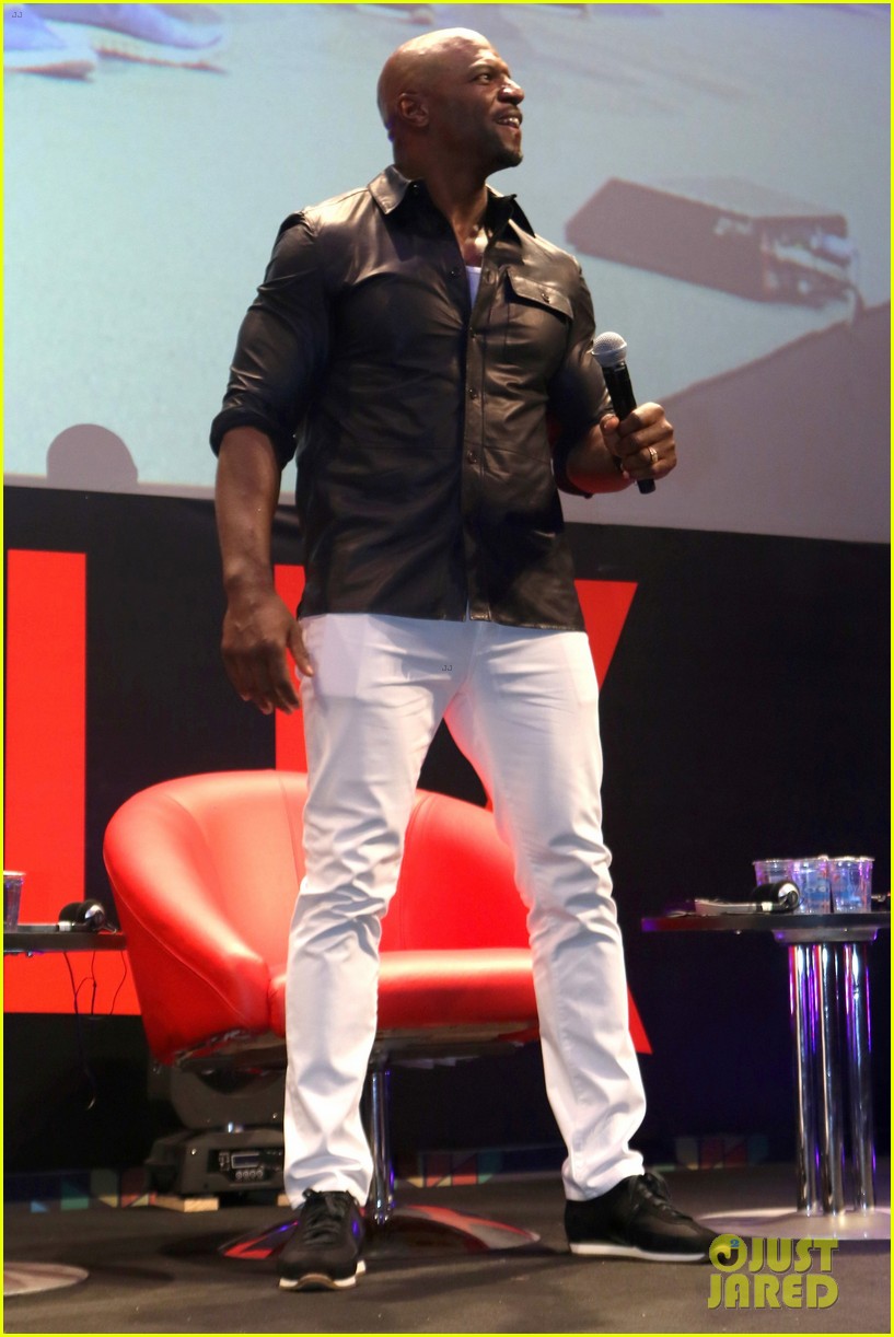 Terry Crews Shows Off Ripped Torso at Comic Con in Brazil: Photo ...
