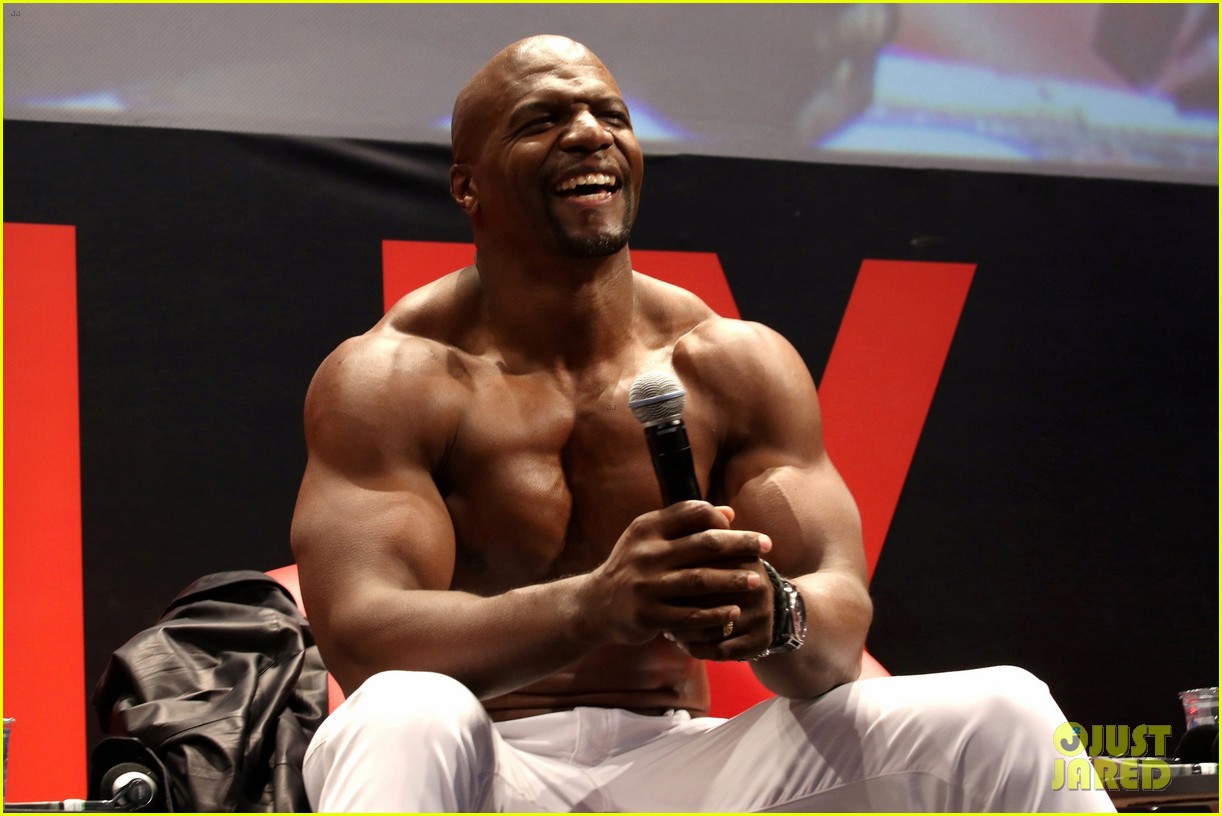 Terry Crews Shows Off Ripped Torso at Comic Con in Brazil: Photo ...