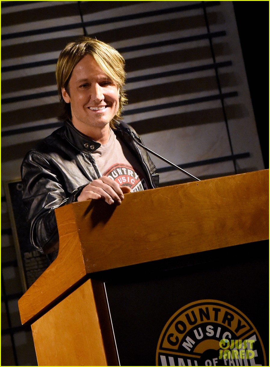 Keith Urban Reveals His Dad Is In Hospice Care & Only Has a Few Weeks ...