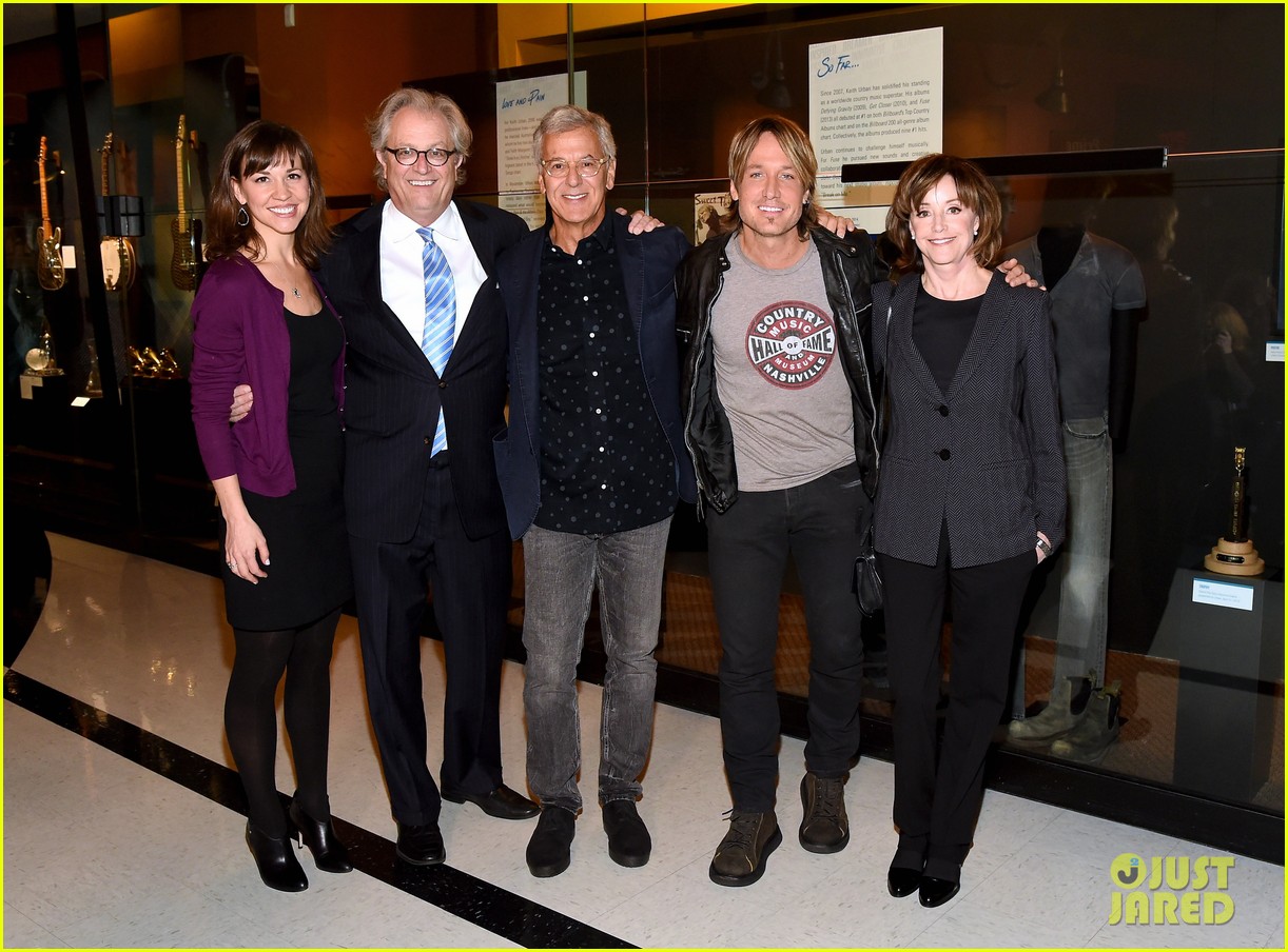 Keith Urban Reveals His Dad Is In Hospice Care & Only Has a Few Weeks ...