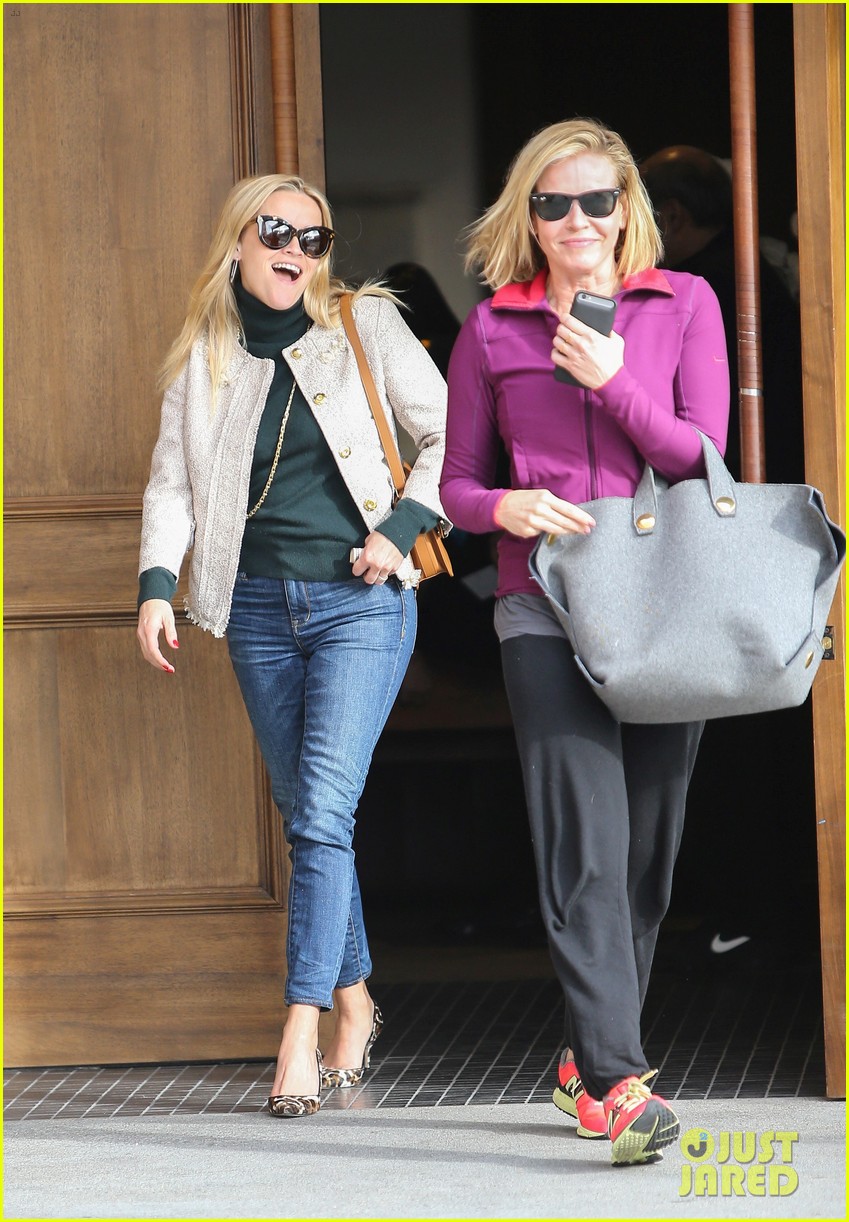 Reese Witherspoon Hangs with Funny Ladies Chelsea Handler & Lena Dunham ...