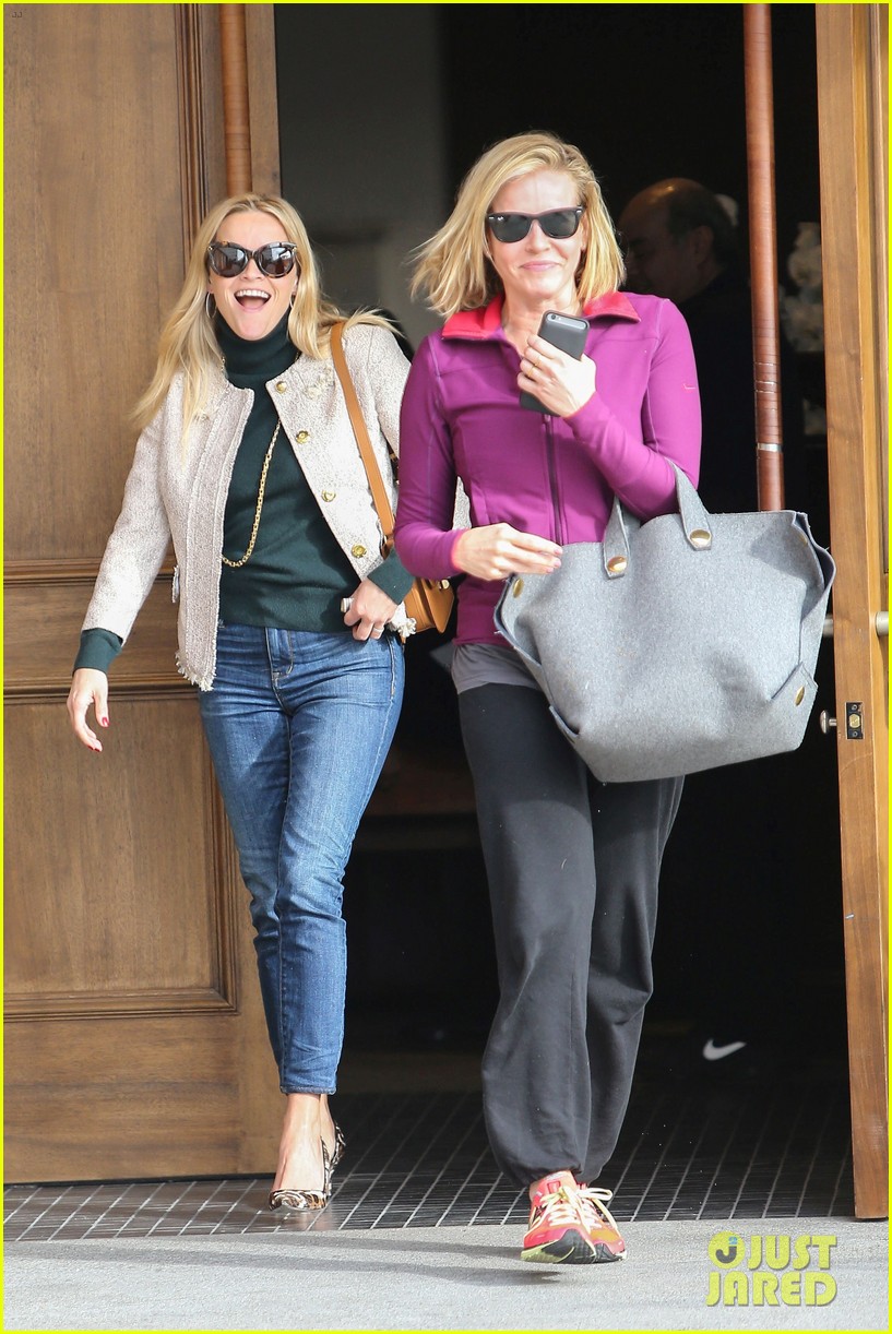 Reese Witherspoon Hangs with Funny Ladies Chelsea Handler & Lena Dunham ...