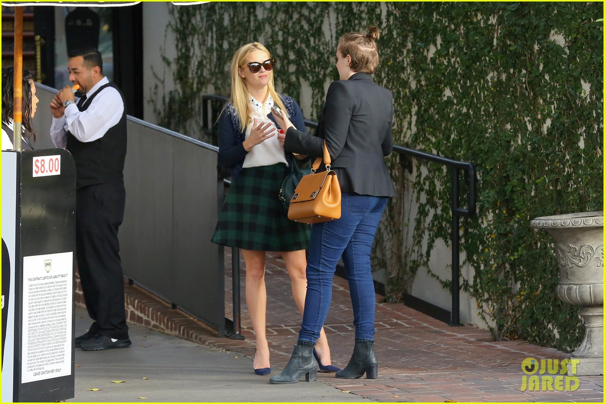 Reese Witherspoon Hangs with Funny Ladies Chelsea Handler & Lena Dunham ...