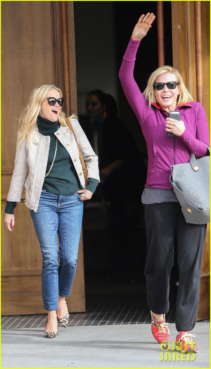 Reese Witherspoon Hangs with Funny Ladies Chelsea Handler & Lena Dunham ...