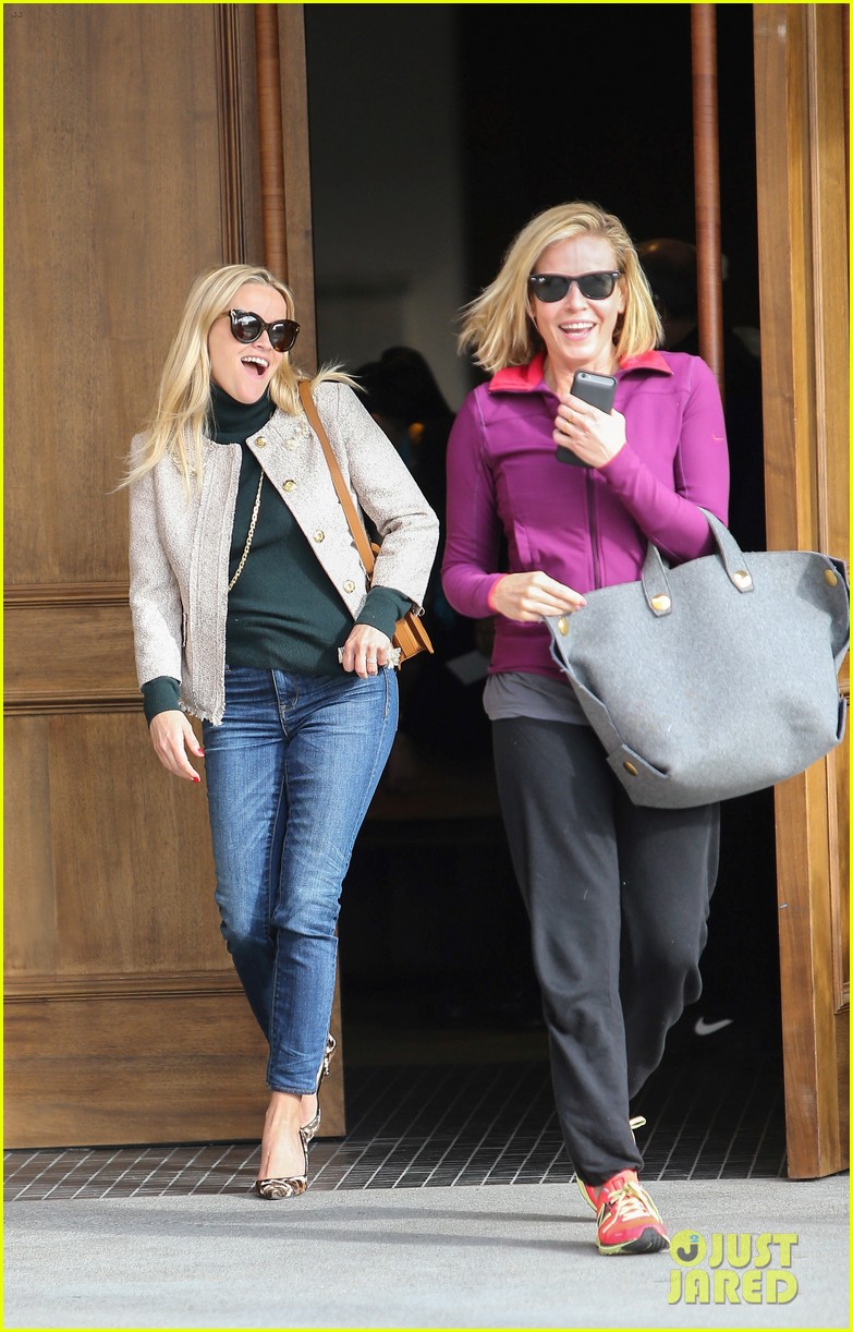 Reese Witherspoon Hangs with Funny Ladies Chelsea Handler & Lena Dunham ...