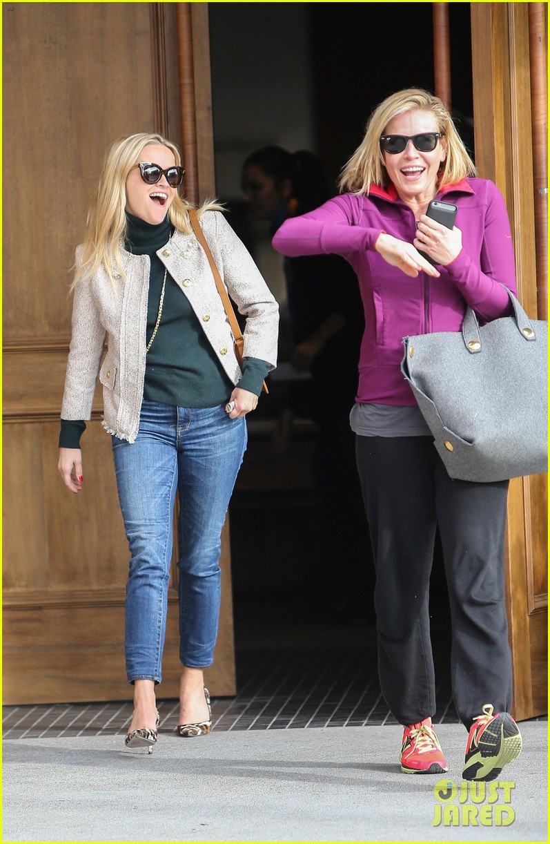 Reese Witherspoon Hangs with Funny Ladies Chelsea Handler & Lena Dunham ...