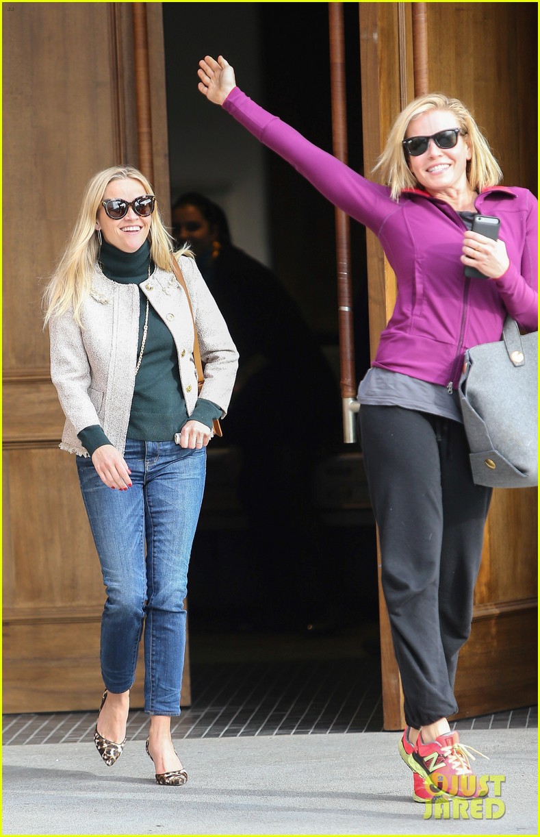 Reese Witherspoon Hangs with Funny Ladies Chelsea Handler & Lena Dunham ...