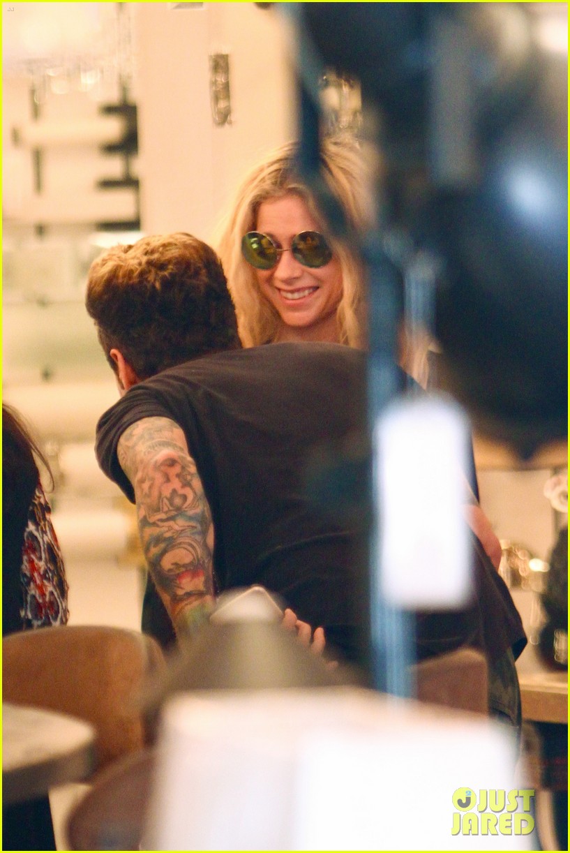 Roommates Avril Lavigne & Ryan Cabrera Do Some Shopping Together ...