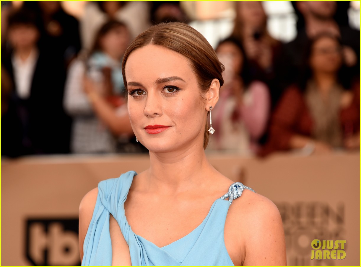 Brie Larson Steps Out in Baby Blue Versace at SAG Awards 2016: Photo ...