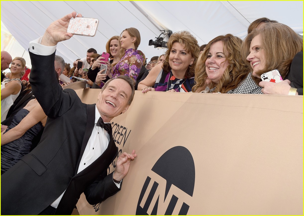 Bryan Cranston & Helen Mirren Represent 'Trumbo' at SAG Awards 2016 ...
