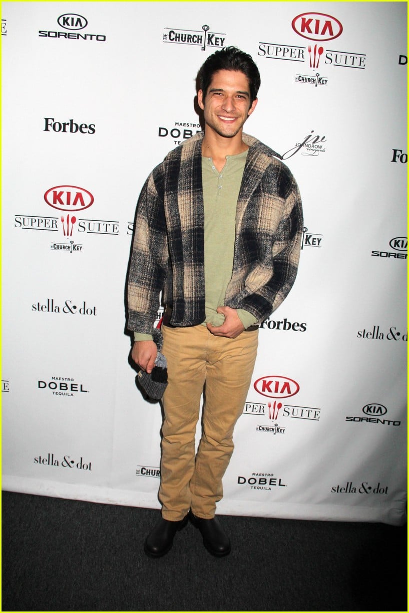 Austin Butler & Tyler Posey Rock Canadian Accents in First 'Yoga Hosers ...