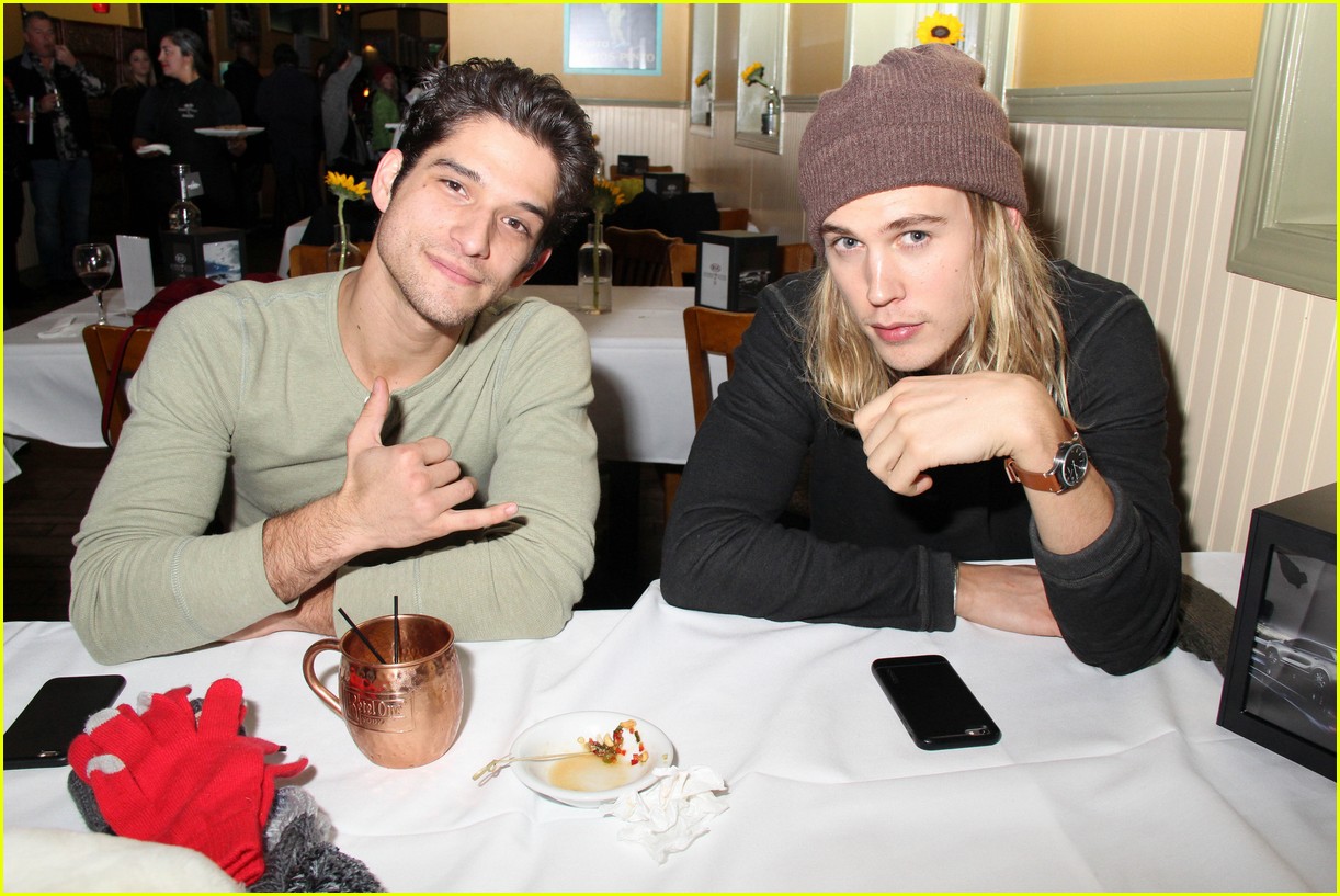Austin Butler & Tyler Posey Rock Canadian Accents in First 'Yoga Hosers ...