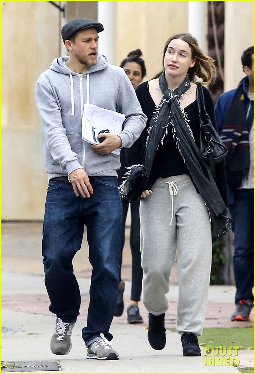 Charlie Hunnam Steps Out with Girlfriend Morgana McNelis: Photo 3565801 ...