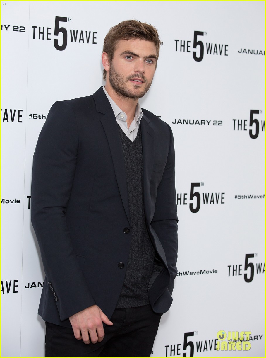 Chloe Moretz & Alex Roe Bring 'The 5th Wave' to London: Photo 3557170 ...