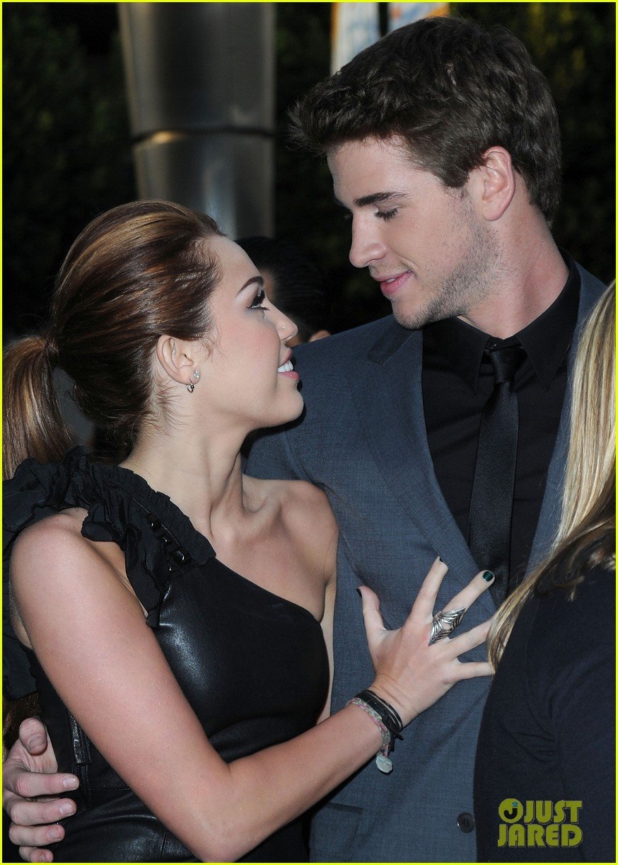 Miley Cyrus & Liam Hemsworth Are Engaged Again!: Photo 3557342 ...