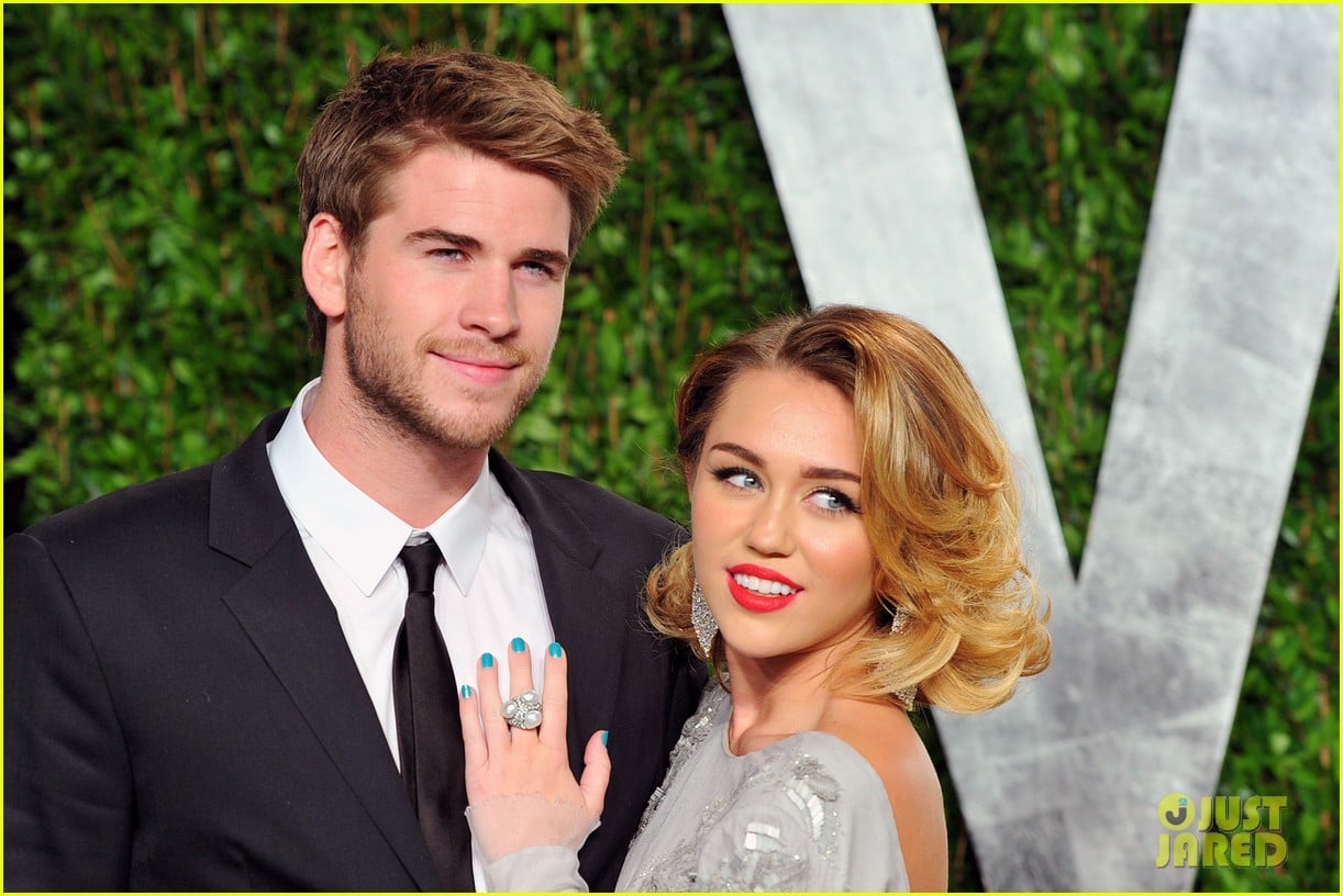 Miley Cyrus & Liam Hemsworth Are Engaged Again!: Photo 3557348 ...
