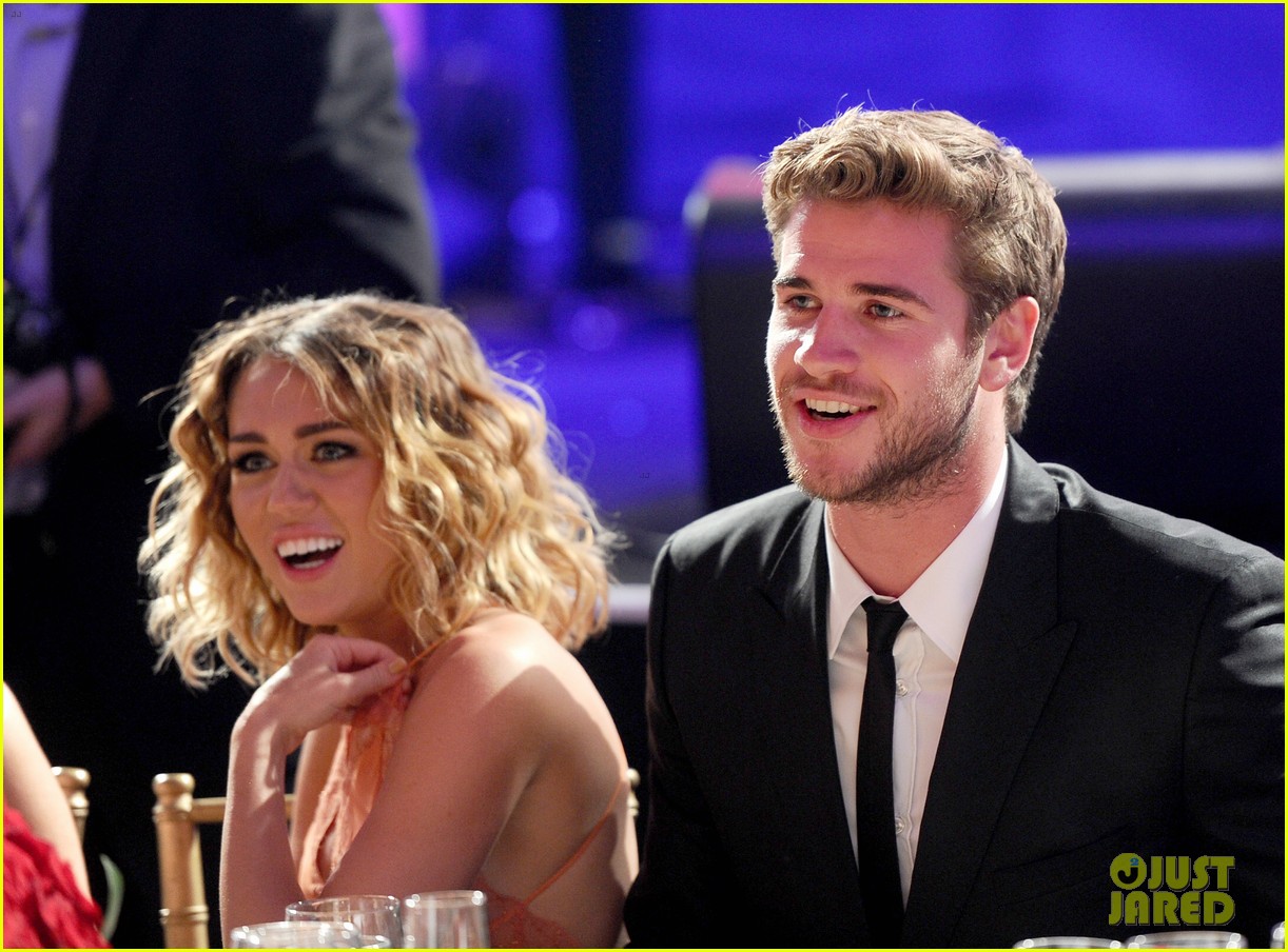 Miley Cyrus & Liam Hemsworth Are Engaged Again!: Photo 3557350 ...