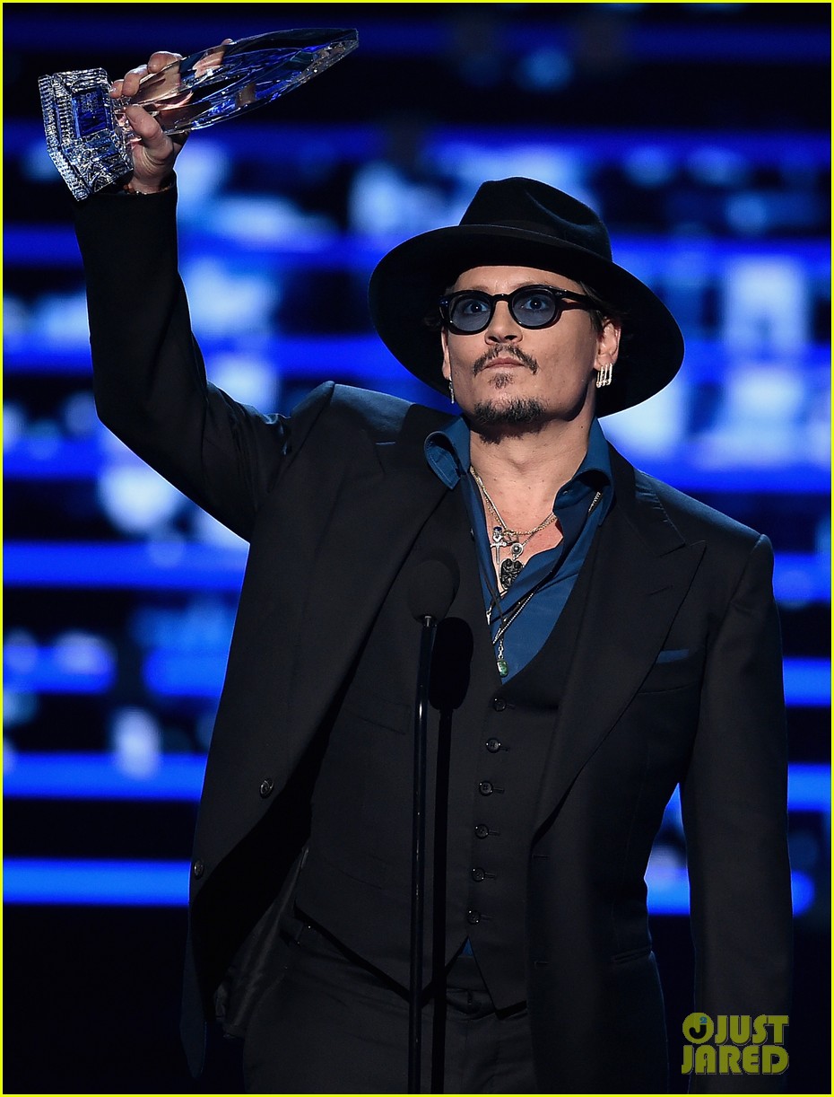Johnny Depp Jokes About 'Black Mass' Dance Sequences at People's Choice ...