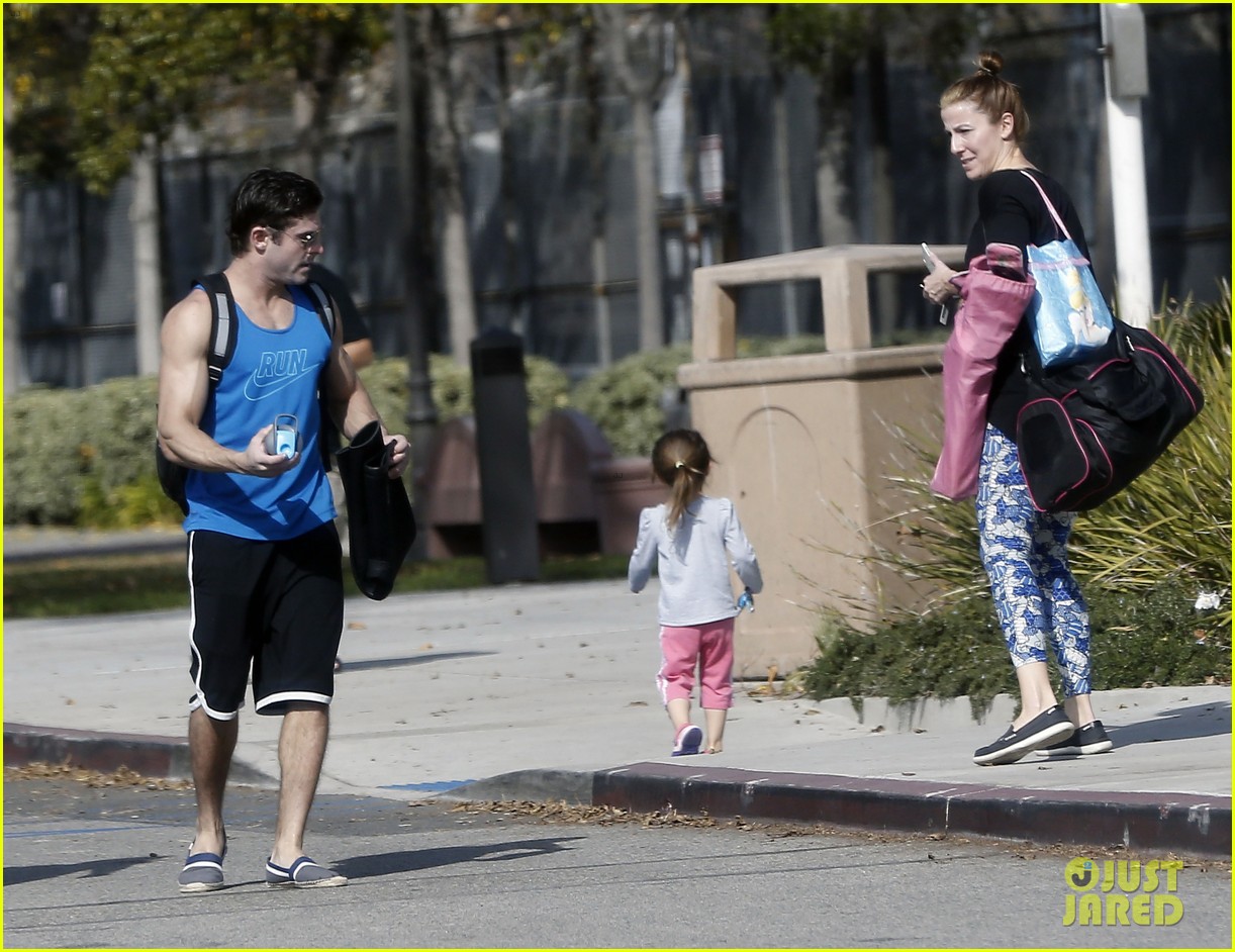 Photo: zac efron goes shirtless for baywatch swimming lessons 33 ...