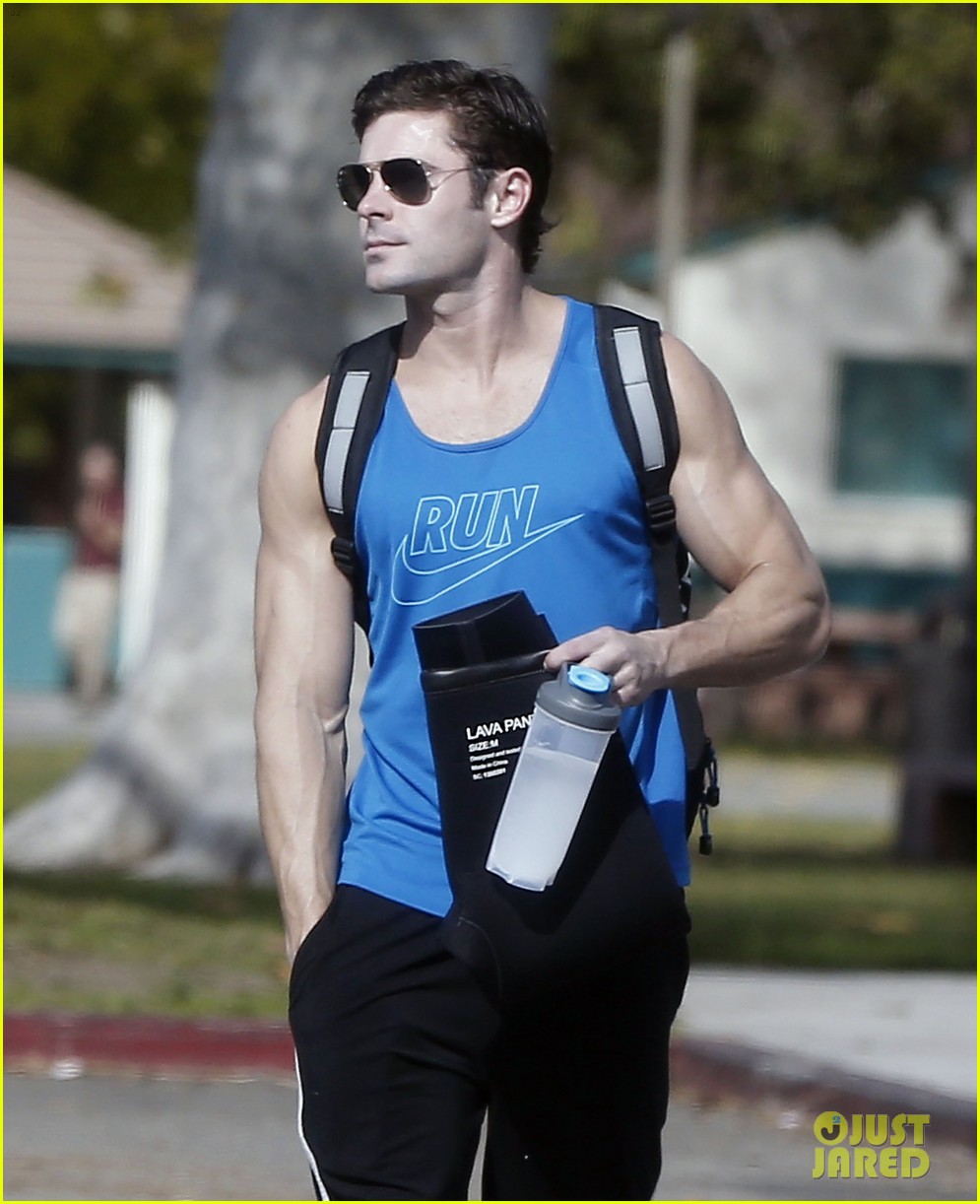 Zac Efron Goes Shirtless for 'Baywatch' Swimming Lessons!: Photo ...