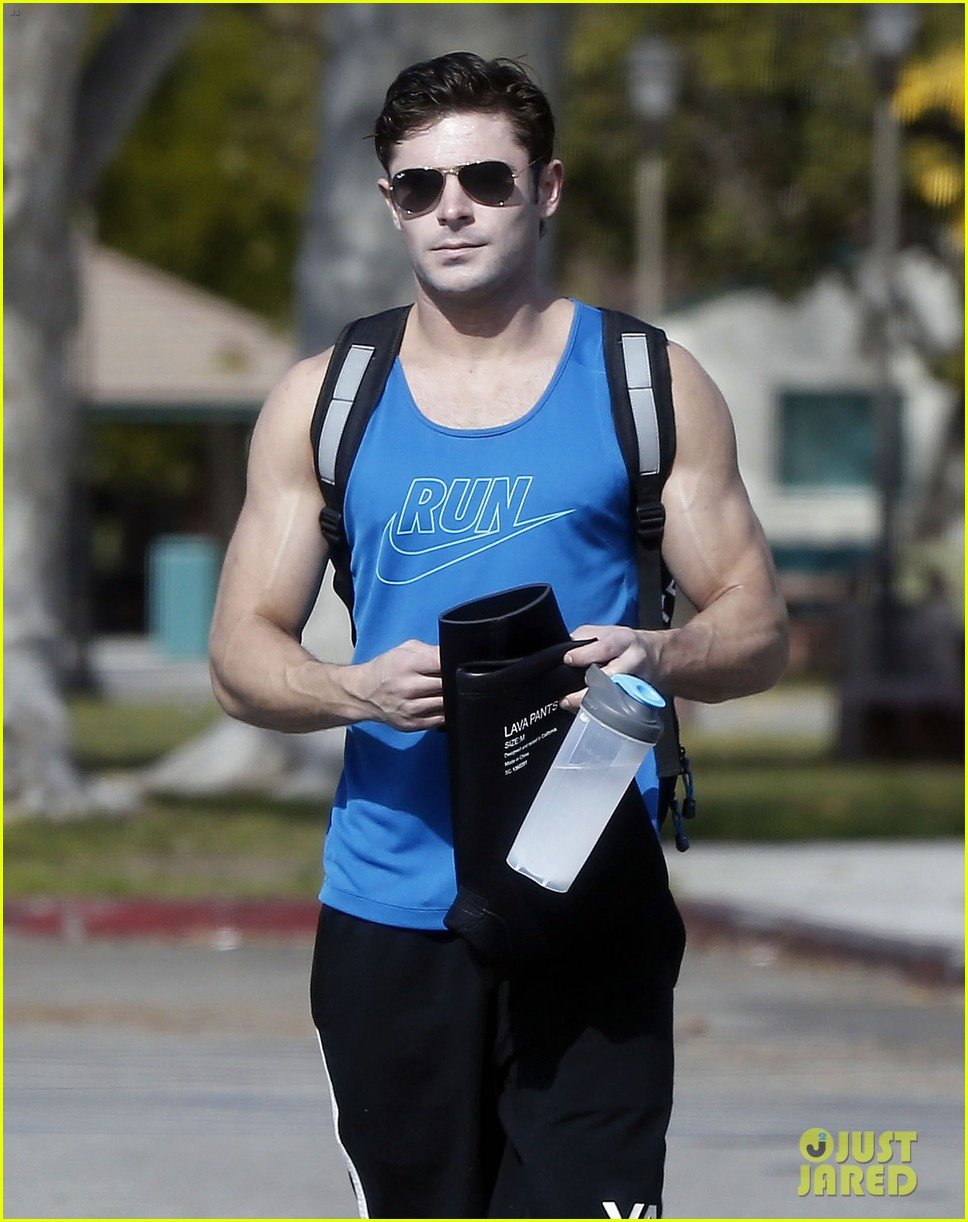 Zac Efron Goes Shirtless for 'Baywatch' Swimming Lessons!: Photo ...
