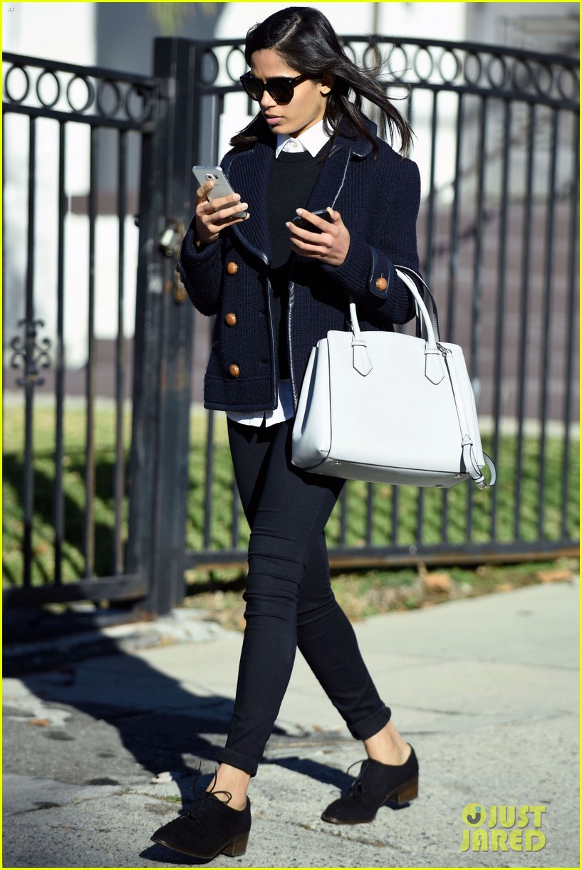 Freida Pinto Jets Off to Snowy Paradise for Fun Weekend: Photo 3554347 ...